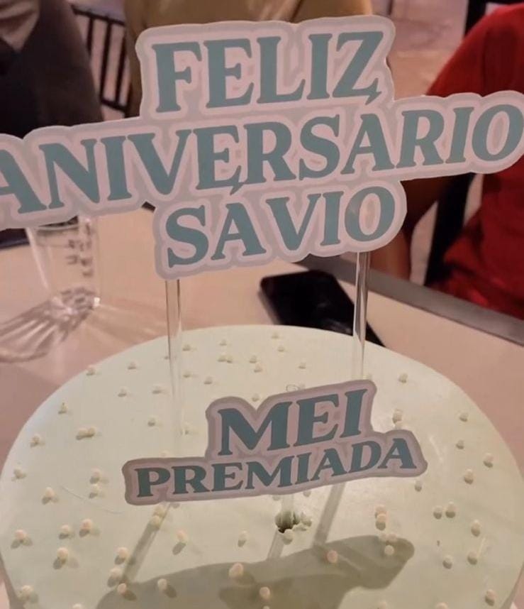 Jovem Comemora Aniversário Com Homenagem Decorativa Ao Caso Das Meis ...